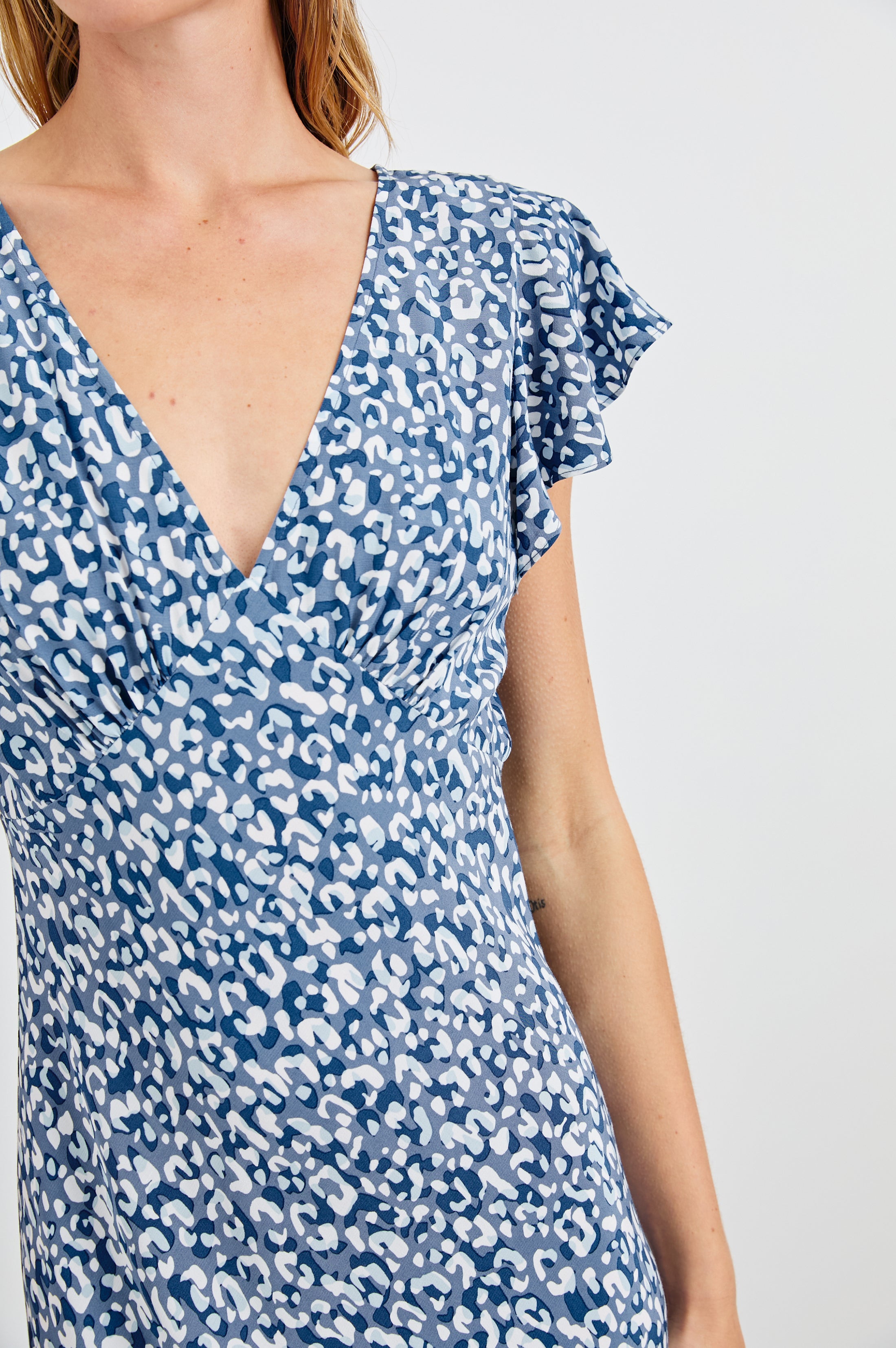 KENZ MIXED CHEETAH RUFFLE SLEEVE DRESS